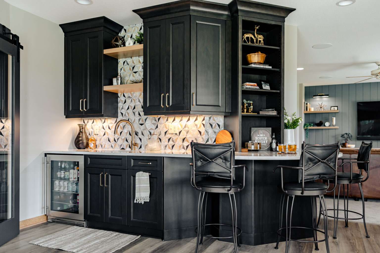 6 Popular Kitchen Hutch Designs and Ideas That You Need to Know ...