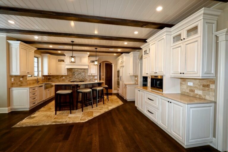 30 Design Ideas for Luxurious Traditional White Kitchen Cabinets ...