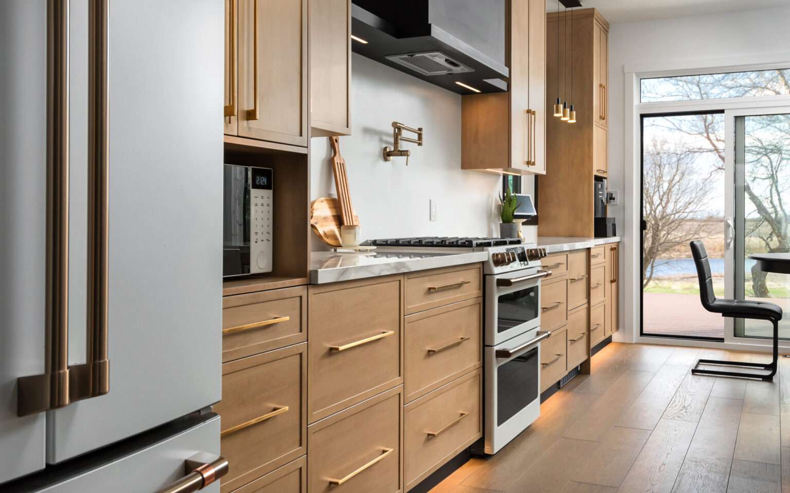 Puck vs Strip Under Cabinet Lighting (Everything you need to know ...