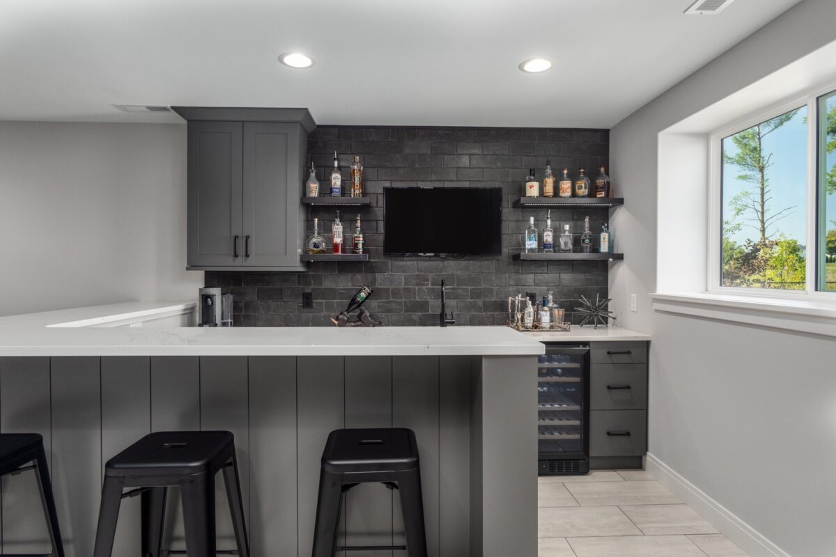 6 Popular Peninsula Kitchen Ideas for Limited Square Footage ...