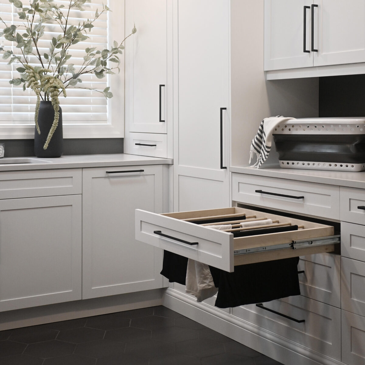 Lakeview Laundry - decorcabinets.com