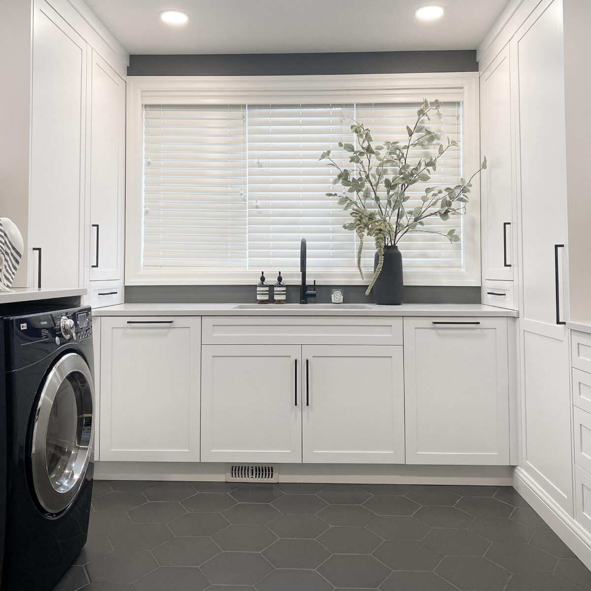 Lakeview Laundry - decorcabinets.com