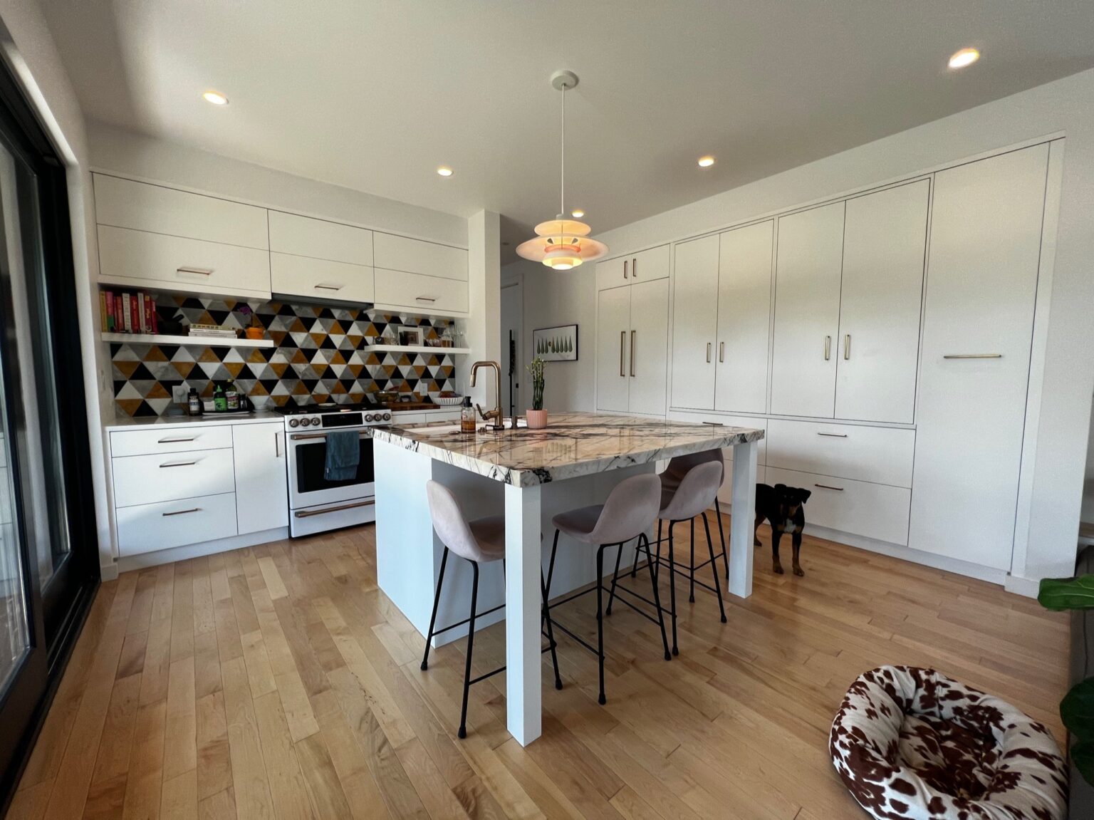 Here are 20 Kitchens with Stunning Full Height Kitchen Cabinets