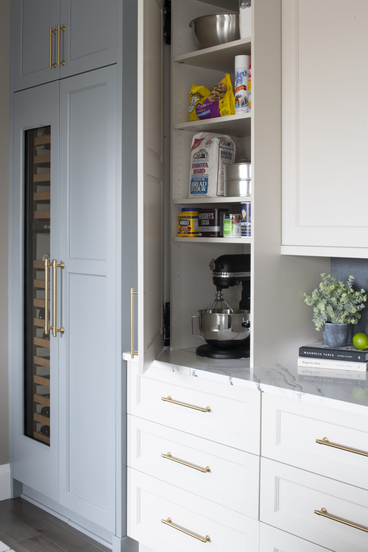 Here are 20 Kitchens with Stunning Full Height Kitchen Cabinets