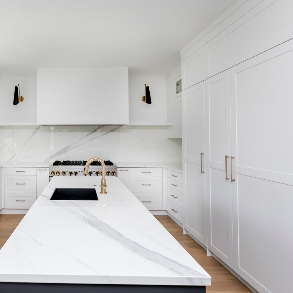Classic meets Contemporary - decorcabinets.com