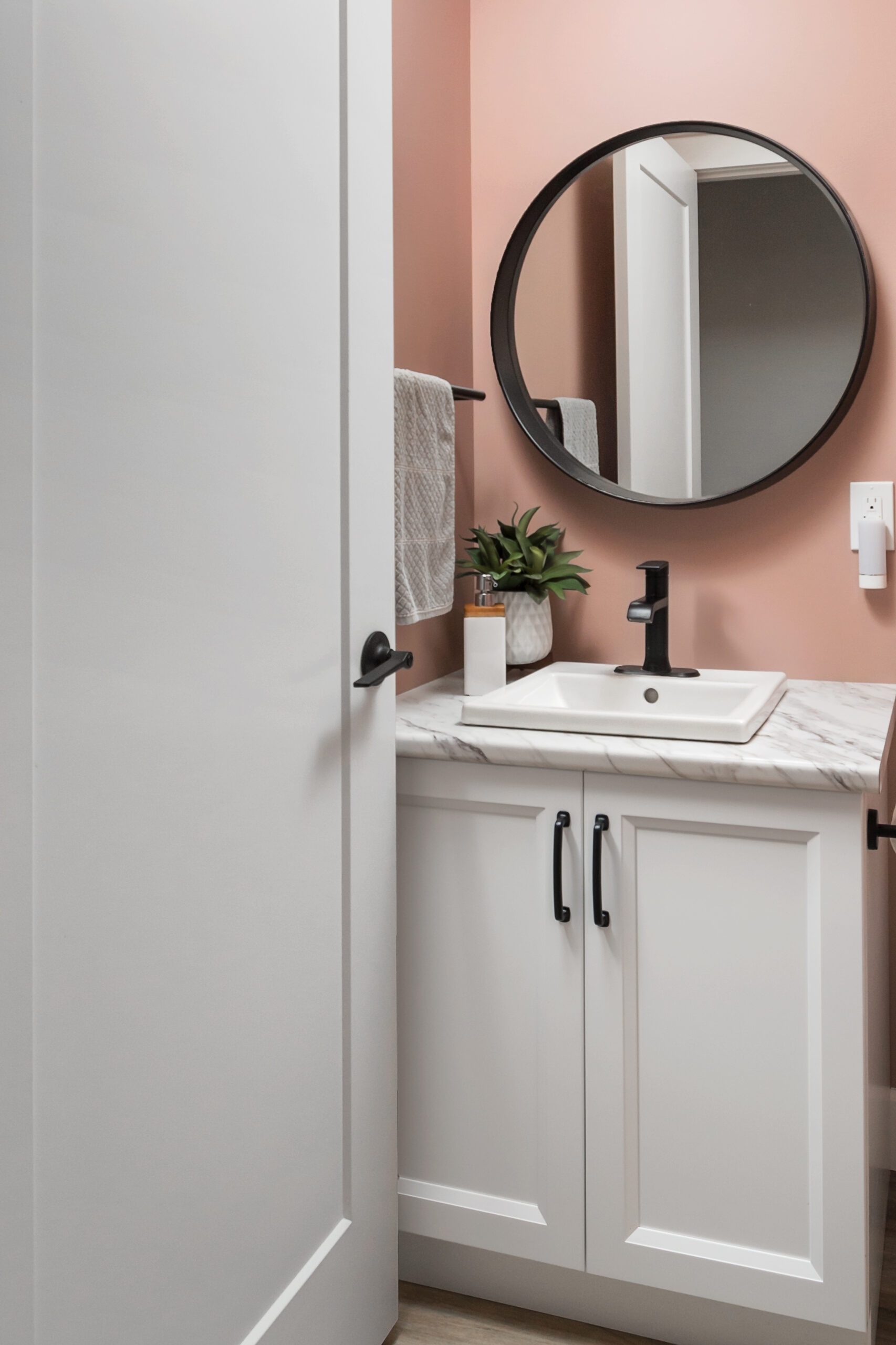 White Bathroom Cabinets to Update Your Home! 10+ Ideas