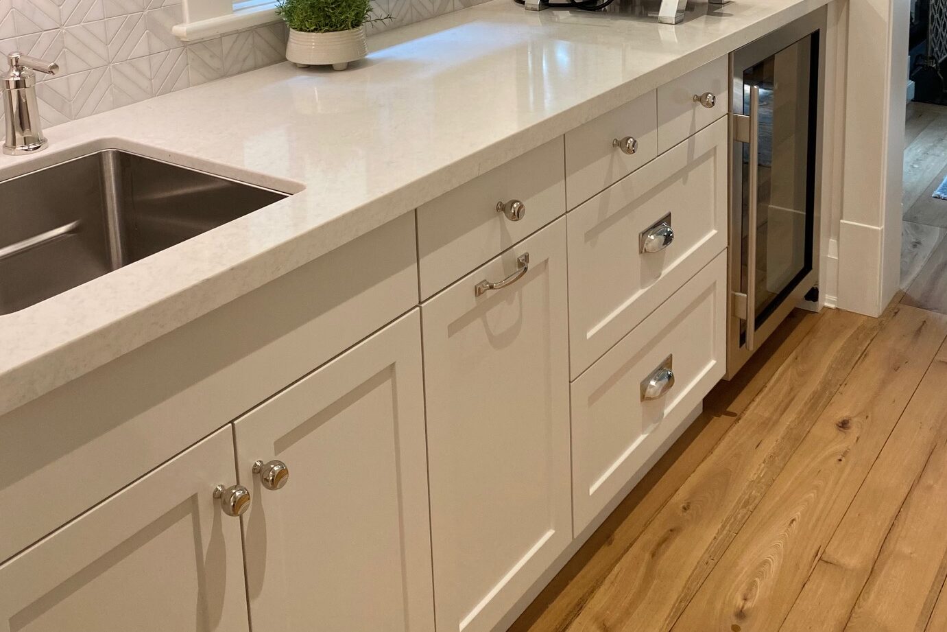 Cup Pulls on Shaker Cabinets: 10 Tips For Beautiful Kitchens