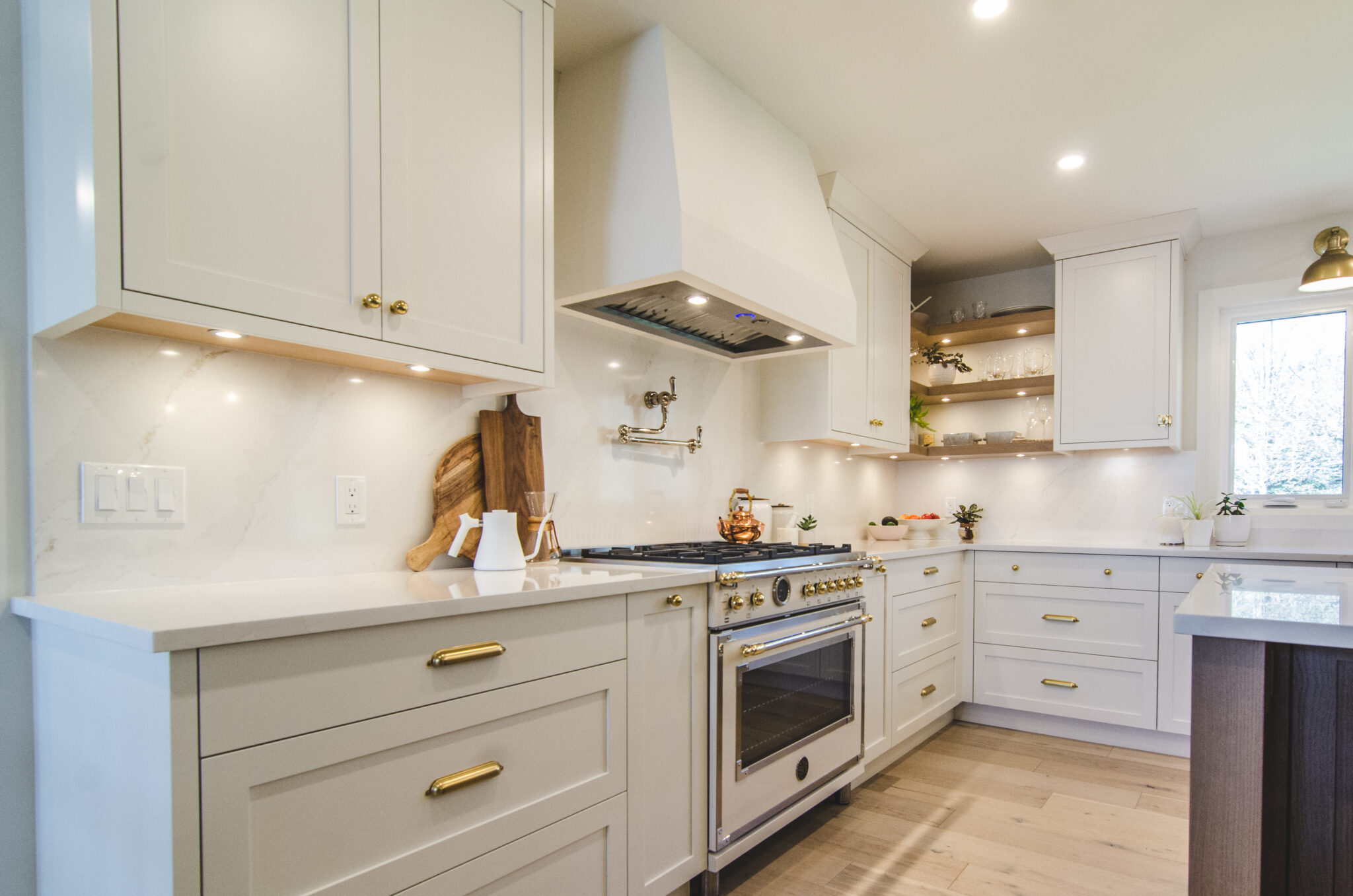 Cup Pulls on Shaker Cabinets: 10 Tips For Beautiful Kitchens