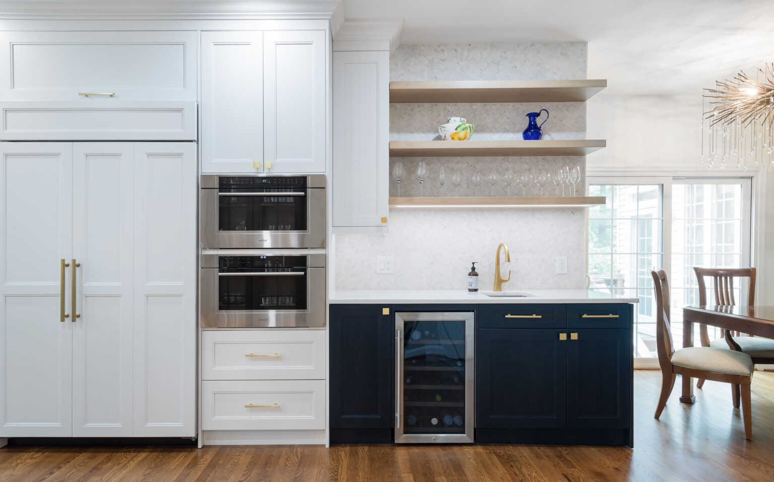 Kitchen with Double Oven Layout: Practical Cooking and Style