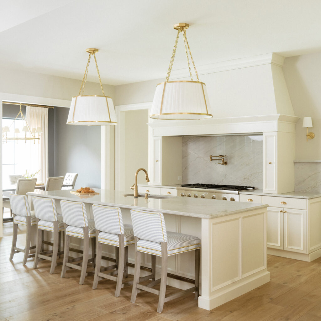 Classic Grand Kitchen - decorcabinets.com