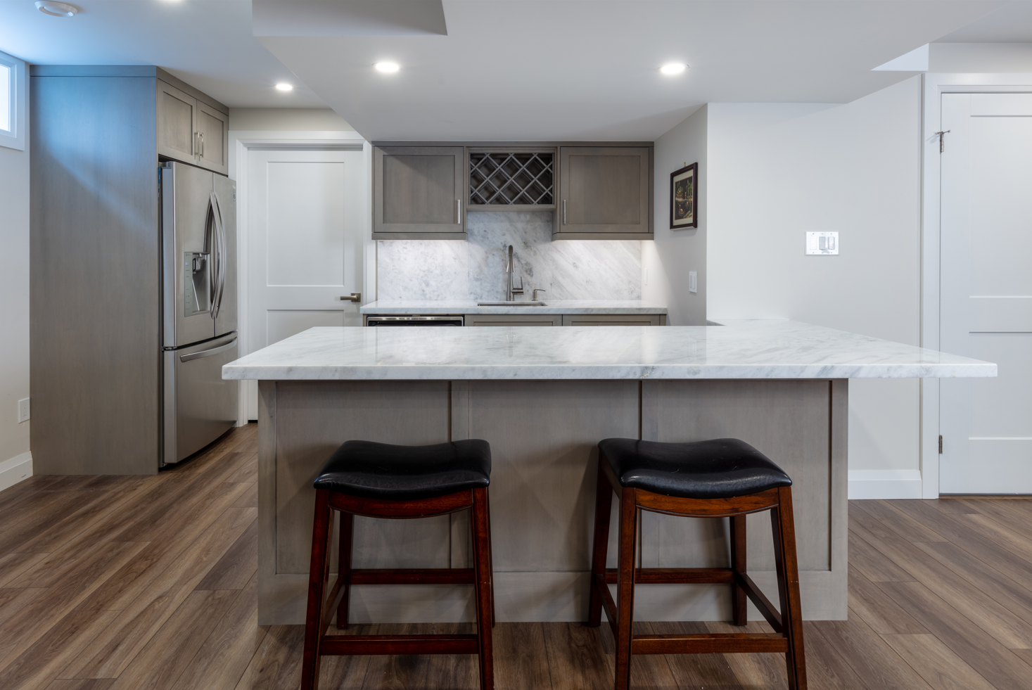 Counter Height vs Bar Height & How to Choose for Your Cabinets