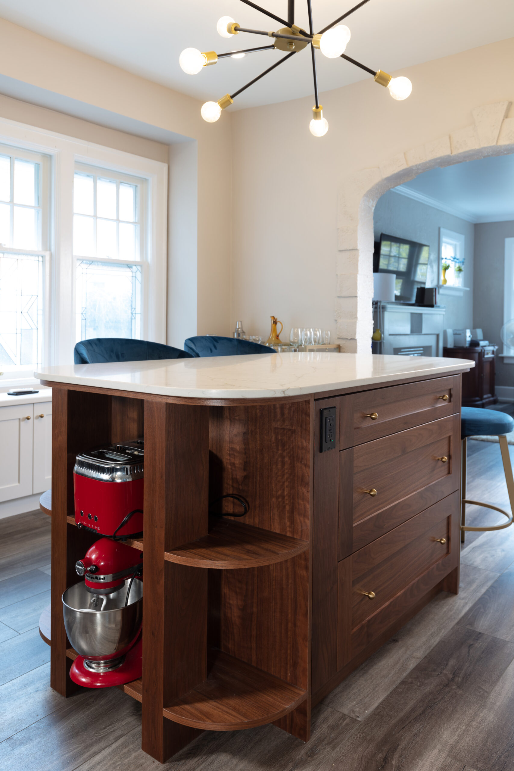 3 Beautiful Round Kitchen Island Ideas for Custom Kitchens